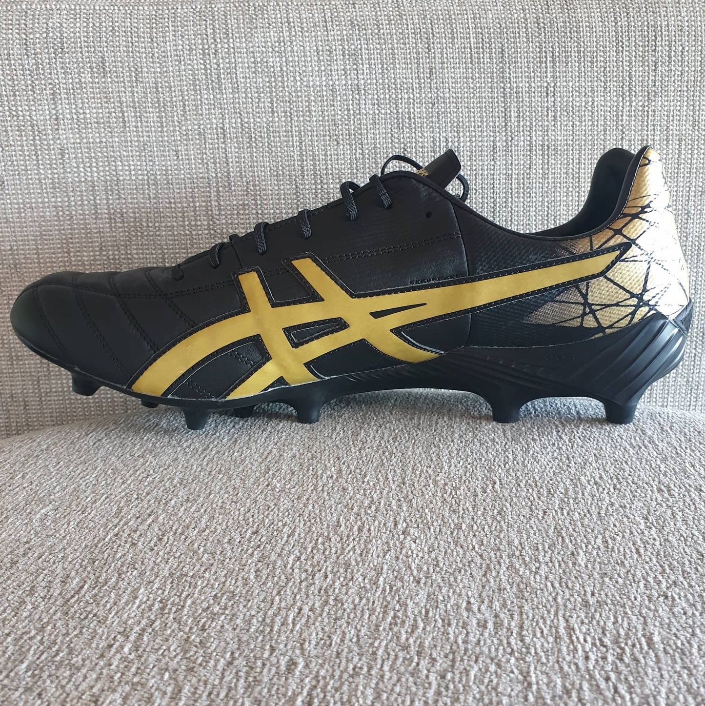 ASICS LETHAL TIGREOR IT FF - BLACK/RICH GOLD – Lotsa Shoes